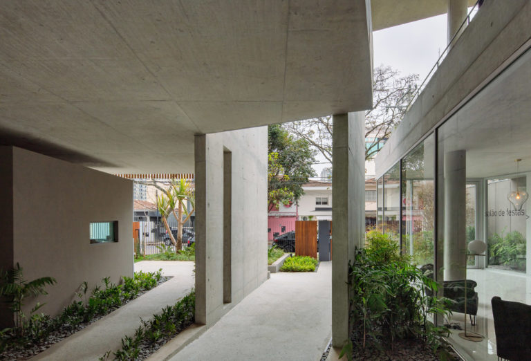 Float Building | Nelson Kon